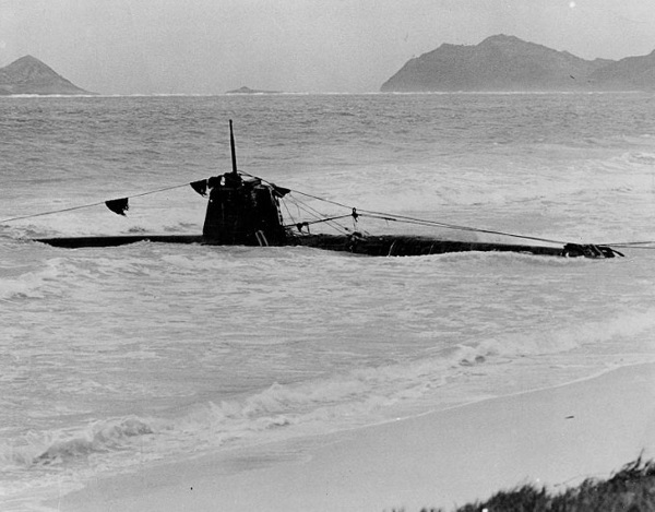 Japanese-2-man-submarine-beached-at-Waimanalo-600 | Hoʻokuleana LLC